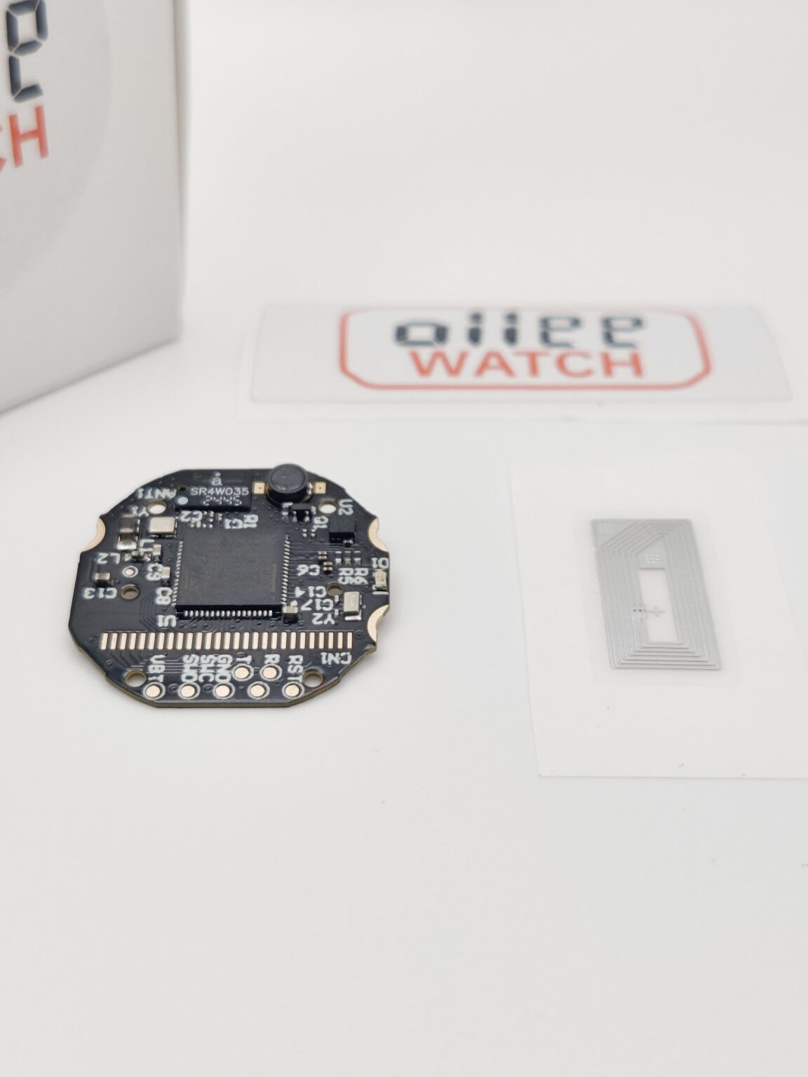 チープカシオをスマート化する改造基板「Ollee Watch」 - キセノンテンター